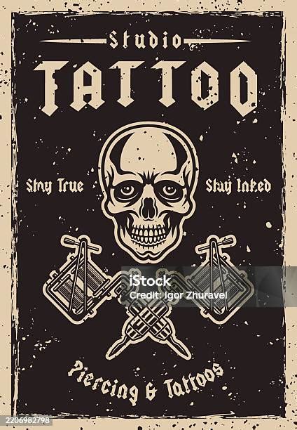 빈티지 문신 스튜디오 포스터 벡터 일러스트 레이 션 고전적인 문신 기계 두개골 및 대담한 타이포그래피 문신 가게 브랜딩 복고풍 디자인 및 예술적 상징 제작에 적합합니다