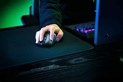 Razers Latest Naga Mouse Has A New Scroll Wheel And A Magnetic Side Panel The Verge