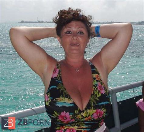Granny Plumper Beach Zb Porn Granny Plumper Beach Zb Porn