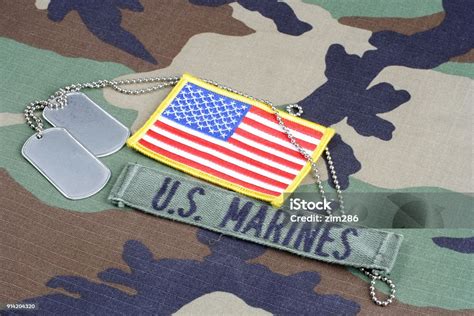테이프 플래그 패치 및 숲 위장 제복에 개 태그를 분기 하는 미 해병대 Us 우드랜드 위장 무늬에 대한 스톡 사진 및 기타 이미지 Us 우드랜드 위장 무늬 검은