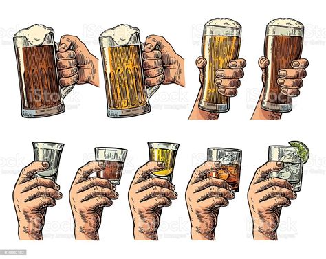 맥주 데킬라 보드카 럼 위스키를 곁들인 남성 손 잡고 유리 맥주에 대한 스톡 벡터 아트 및 기타 이미지 맥주 샷잔 축배 Istock