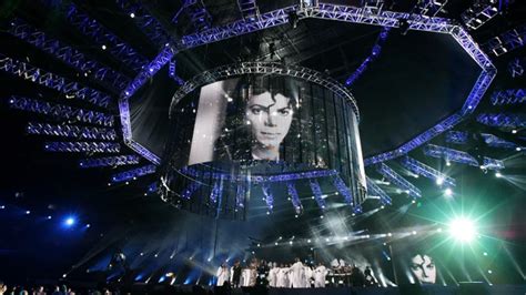 Семейството на Майкъл Джексън с благотворителен концерт в Токио Новини Woman Bg