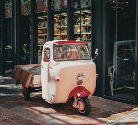 가게 앞 거리 건축 공공 장소 교통 구식 다채로운 도시 도시 경관 도시의 도시의 삶 독특한 디스플레이