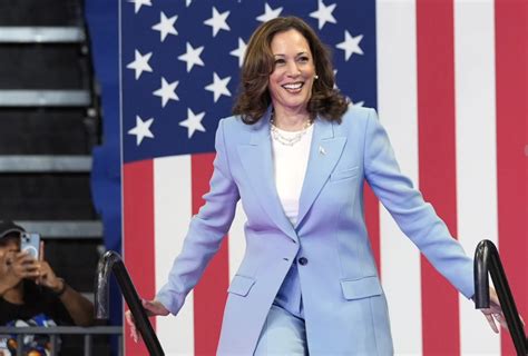 Харис го зголеми водството во најновата анкета на Ројтерс Независен Весник