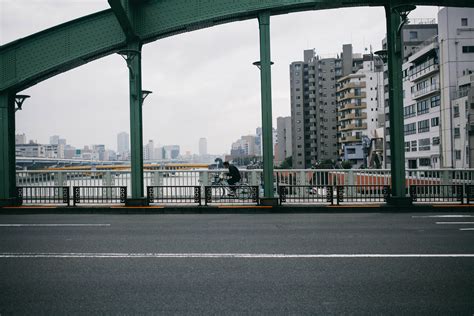 무료 이미지 건축물 도로 다리 거리 시티 도시 풍경 도심 자전거 타는 사람 수송 차량 일본 탑 블록