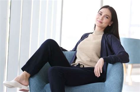 Deretan Potret Seksi Nan Modis Luna Maya Bikin Salah Fokus