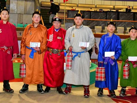 Сар шинийн баярт зориулсан өсвөрийн барилдаан боллоо