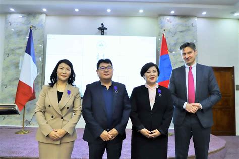 МУИС ийн Европ Судлалын Франц хэлний багш нар “Эрдмийн далдуу мод”… Монгол Улсын Их Сургууль