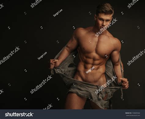 Musculoso Nu Homem Rasgando Fora Seu Foto Stock 729845566 Shutterstock