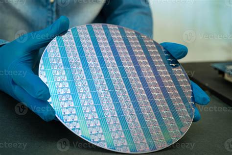 Silicon Wafer For Manufacturing Semiconductor Of Integrated Circuit