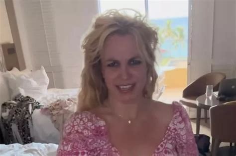 Britney Spears Gets Tattoo In Middle Of Hotel Room But Immediately