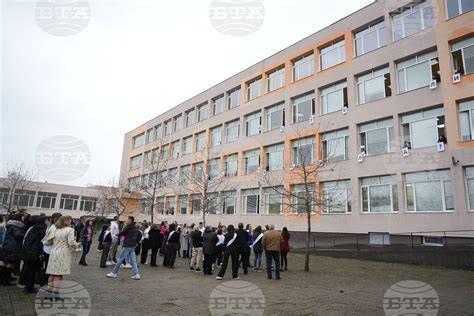 Абитуриентите от видинската езикова гимназия отправиха оригинална