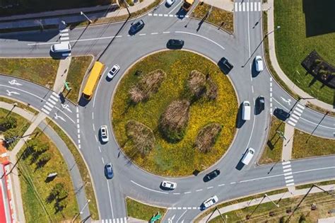 Highway Code Rule Could See Drivers Hit With £1k Fine For Making Common Gesture Mirror Online