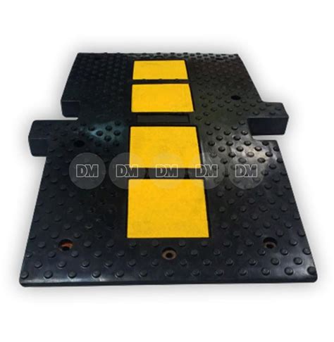 Лежачий полицейский резиновый ИДН 900х500 купить в Москве интернет магазин Дорожный Мегамаркет