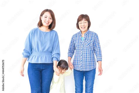仲良しの子供と母とおばあさん Stock Photo Adobe Stock