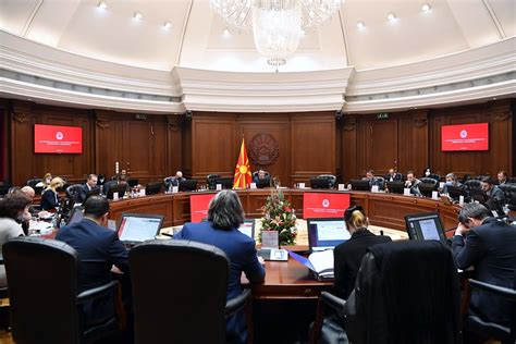 Владата ќе ја намали акцизата за горивата и ќе го укине ДДВ за струјата Слободен печат