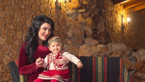 Ива Давидова посвети песен на дъщеря си Валена