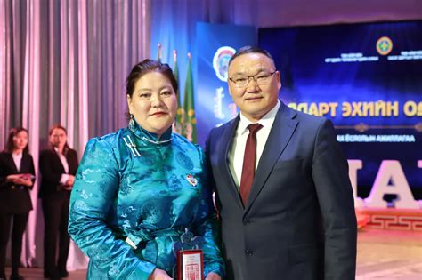 Монгол Улсын Ерөнхийлөгчийн зарлигаар Эхийн алдар 2 дугаар зэргийн одонгоор шагнагдсан