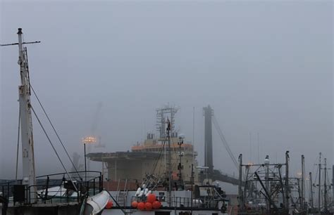 보트는 안개 세인트 존의 항구 세인트 존스 뉴펀들랜드와 래브라도 캐나다 0명에 대한 스톡 사진 및 기타 이미지 0명 뉴펀들랜드 앤드 래브라도 도시 Istock