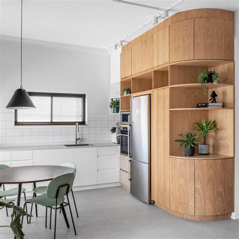 Rust Architects Divides Tel Aviv Apartment Into Halves