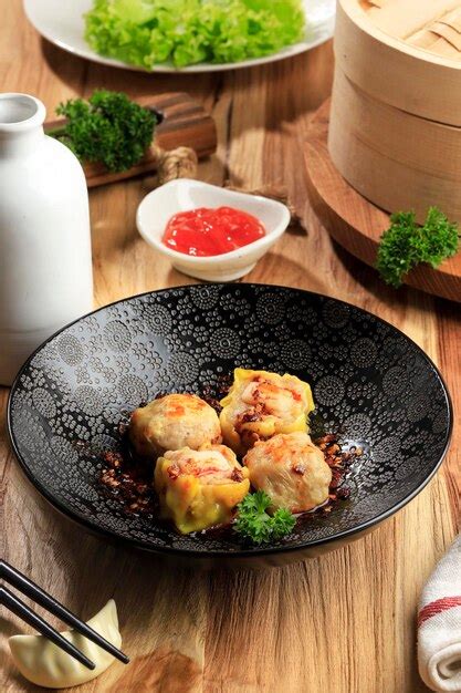 Premium Photo Mini Chinese Dim Sum With Chilli Oil On A Black Bowl