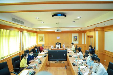 นางอัญชลี สุวจิตตานนท์ รองอธิบดีกรมส่งเสริมการเกษตร เป็นประธานการประชุมเจ้าหน้าที่สำนักงาน