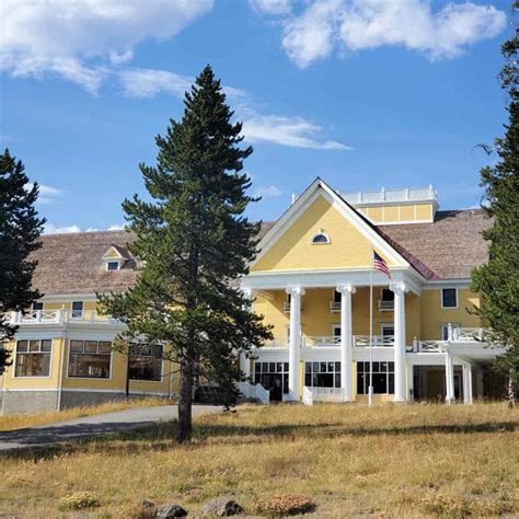Ultimate Yellowstone National Park Lodging Guide