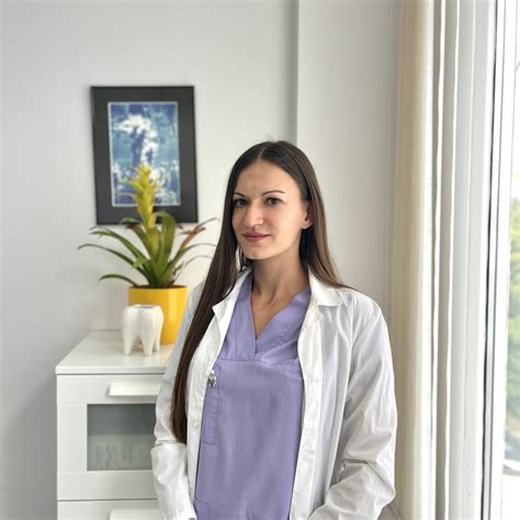 Д р Йоланта Иванова Зъболекар Стоматолог Варна Супердок