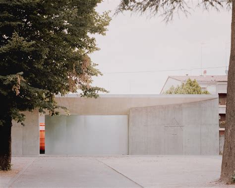 Old Warehouse Creates Tactile Backdrop For Threshold And Treasure Gallery