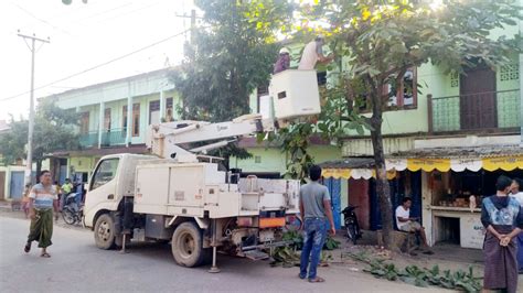 ရခိုင်ပြည်နယ် မောင်တောမြို့၌ လျှပ်စစ်အန္တရာယ်ကင်းရှင်းစေရေးအတွက်ဓာတ်အားလိုင်းကြိုးပေါ်ရှိ သစ