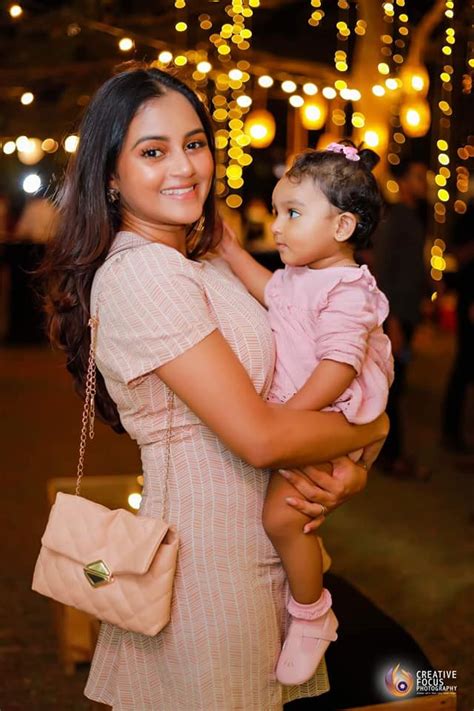 අම්මගෙයි දුවගෙයි කෝලම් බලන්නකෝ දිනක්ෂි චූටි දුව සාරන්‍යා එක්ක පාර්ටි