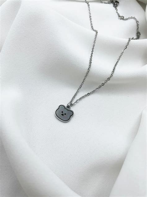 당일 출고 써지컬 볼빨간 곰돌이 귀여운 펜던트 목걸이 귀여운목걸이 커플템 커플 목걸이 생일선물 우정템 우정목걸이 커플목걸이 목걸이선물 실버 생일 학생 에이블리