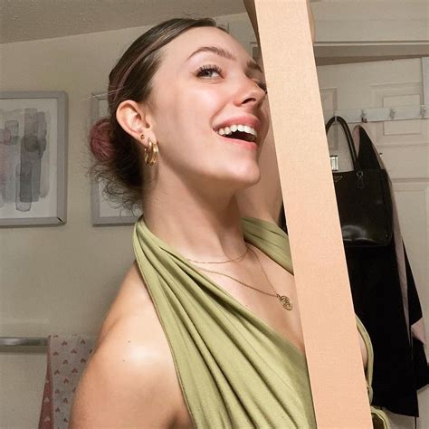 How To Use Boob Tape Safely And Effectively Nueboo