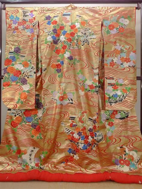 N0605e Used Japanese Women Gold Uchikake Wedding Silk Sakura Cherry