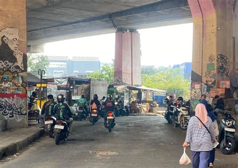 Bawah Jembatan Pasopati Jadi Titik Tunggu Favorit Ojek Online Mediajabarcom