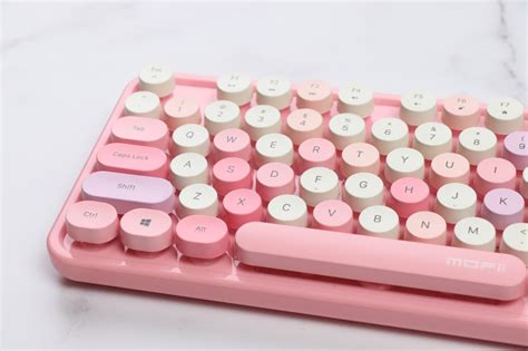 نگاه نزدیک‌تر به کیبورد و ماوس بی‌سیم مافی مدل Sweet