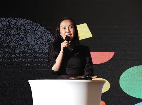 Чинбатын Ундрам МЭНДЧИЛГЭЭ Өргөн дэлхийн өнцөг булан Facebook