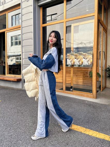 두가지연출 데님 배색 반반 맨투맨스트링 와이드조거팬츠 투피스세트 2color 에이블리
