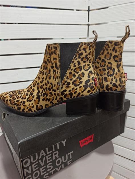 Казаки Levis Gaia — ціна 3200 грн у каталозі Ботильйони Купити жіночі речі за доступною ціною на