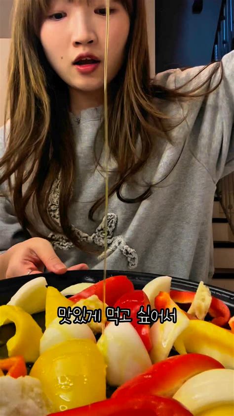 퍼스트바이트 오이 싫어하는 사람⬇️ 이건 오이들어가도 맛있게 먹을수있는 초간단 오이 샌드위치에요 크래미와 오이 궁합 찰떡🥒 저장하고 만들어보세요 퍼스트바이트 간단