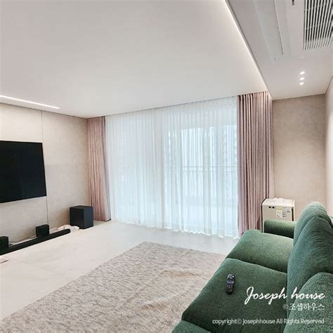 안양커튼 차분한 컬러 매치가 인상적인 미니멀한 거실 스타일링 호계홈타운 33평 네이버 블로그