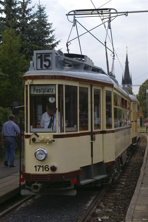 Strassenbahnen Der Berühmte Hecht Triebwagen An Der Endhaltestelle Weinböhlasa Foto And Bild