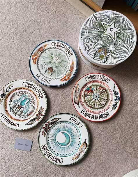 Подарочный набор керамической посуды Christian Dior купить за 21390 грн в магазине Ukrfashion