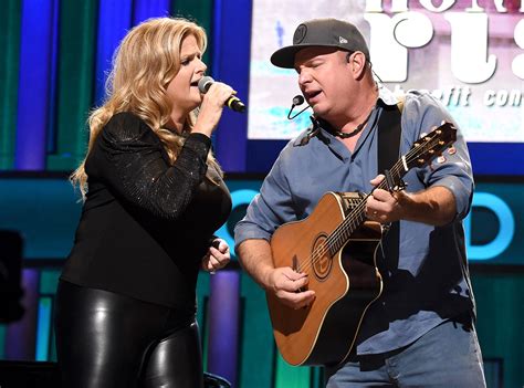 Garth Brooks Trisha Yearwoods Relationship Timeline Us Weekly