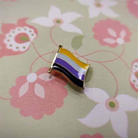 Non Binary Pin Transgenderni