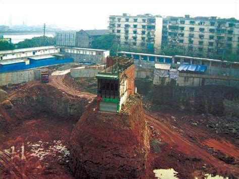 中国最牛的钉子户曾张口就要10000万如今只能住在废墟之中 首都北京