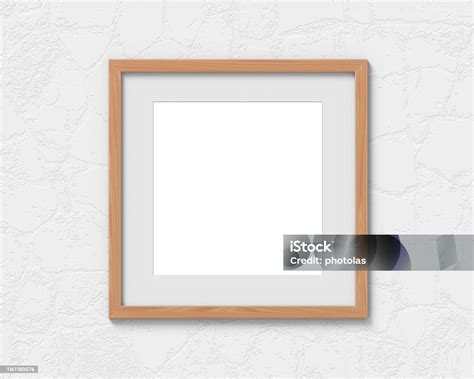 벽에 매달려 테두리와 사각형 나무 프레임 모형 그림이나 텍스트의 빈 베이스입니다 3d 렌더링 0명에 대한 스톡 사진 및 기타 이미지 Istock