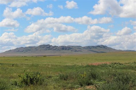 Хэнтий аймаг Дархан сум Тахилгат уул