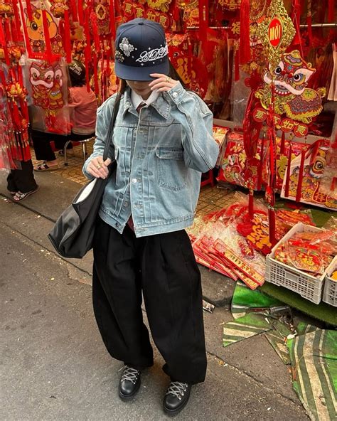 패션 매거진 미 라이킹 패션 요즘 핫한 데님 자켓 코디는 이렇게 최근 가장 핫한 아이템 중 하나는 데님 자켓인데요 인기 있는 데님 자켓은 벌써 품절 또는 예약