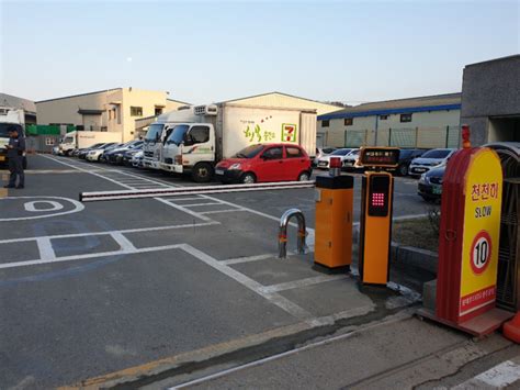 전라도 광주시 북구 양산동 롯데푸드광주공장 주차장에 설치 시공한 현장 사진입니다 차량번호인식기 주차차단기 등 무인주차관제시스템을 60개월 할부가격 임대가격 렌탈서비스